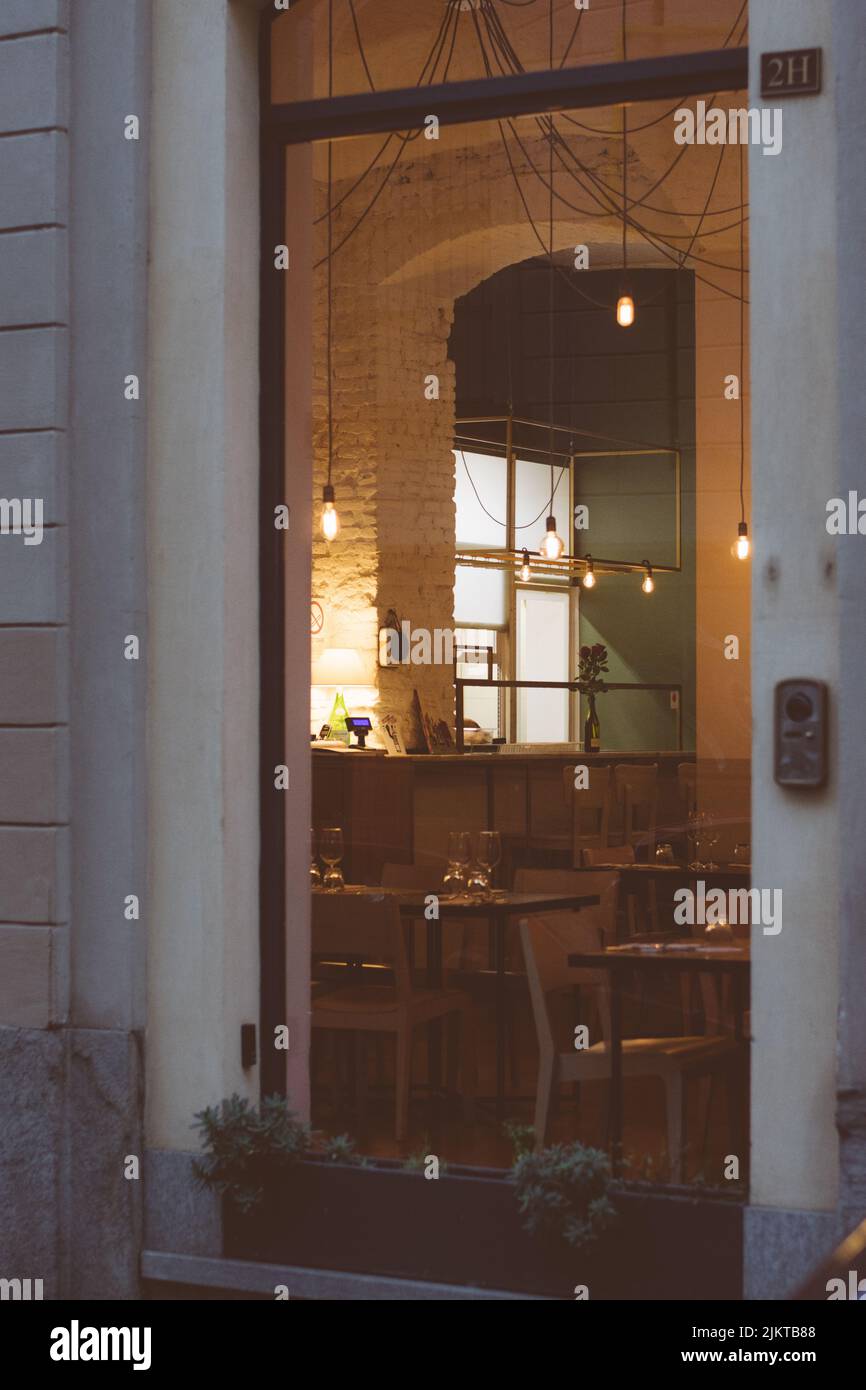 Vertical restaurant hi-res stock photography and images - Alamy