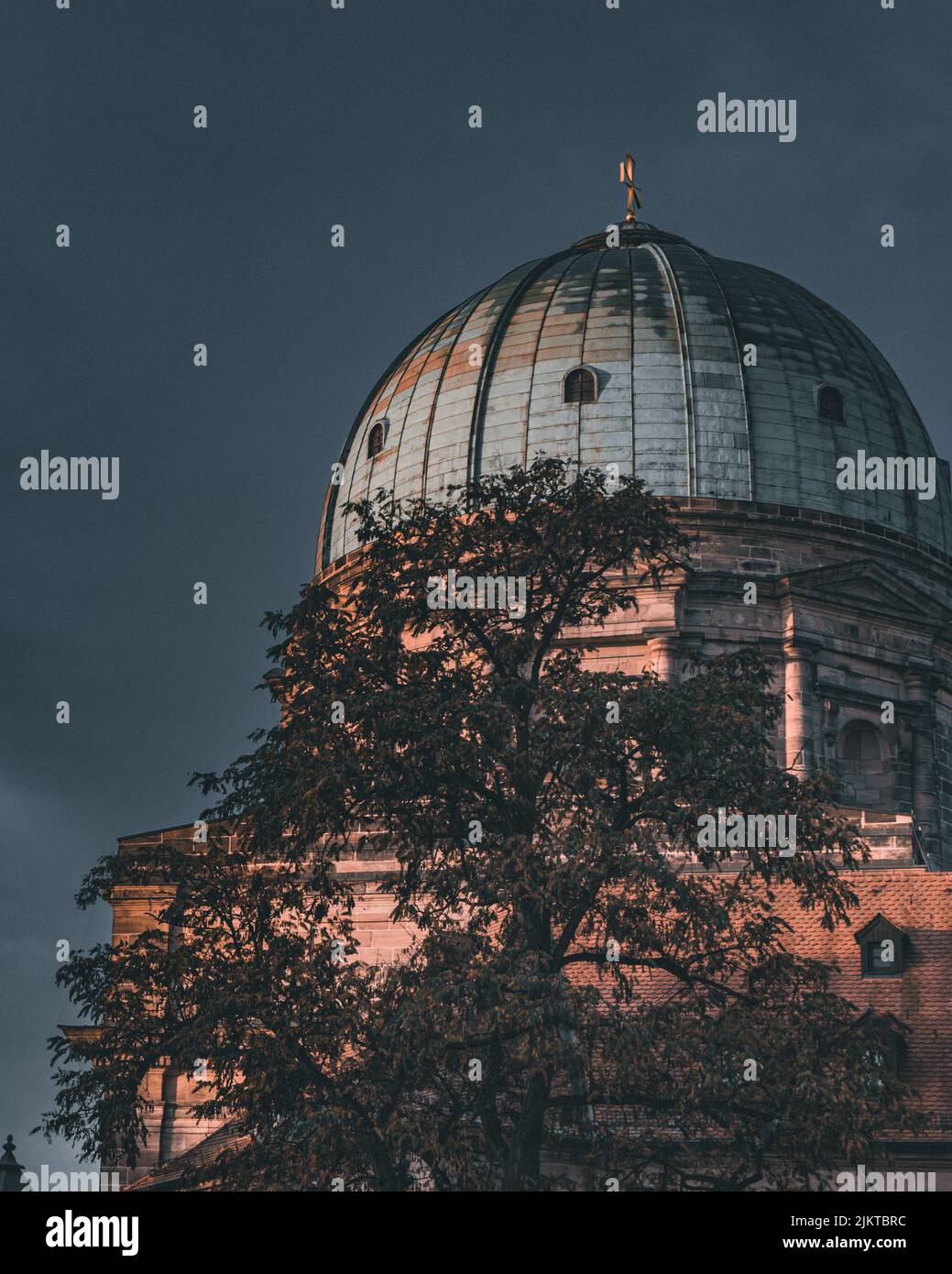 Dome building house hi-res stock photography and images - Alamy