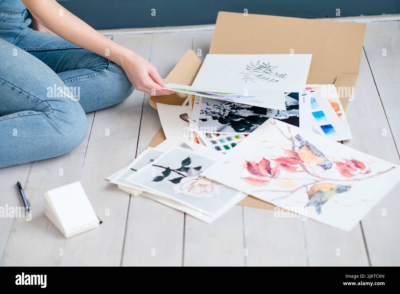 art lifestyle drawing self expression girl picture Stock Photo - Alamy