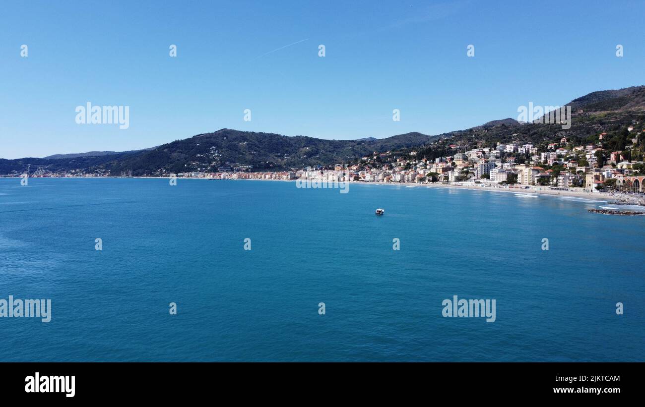 Wide shot beach island resort hi-res stock photography and images - Alamy