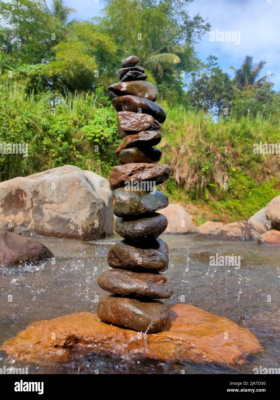 Pebble pyramid hi-res stock photography and images - Alamy