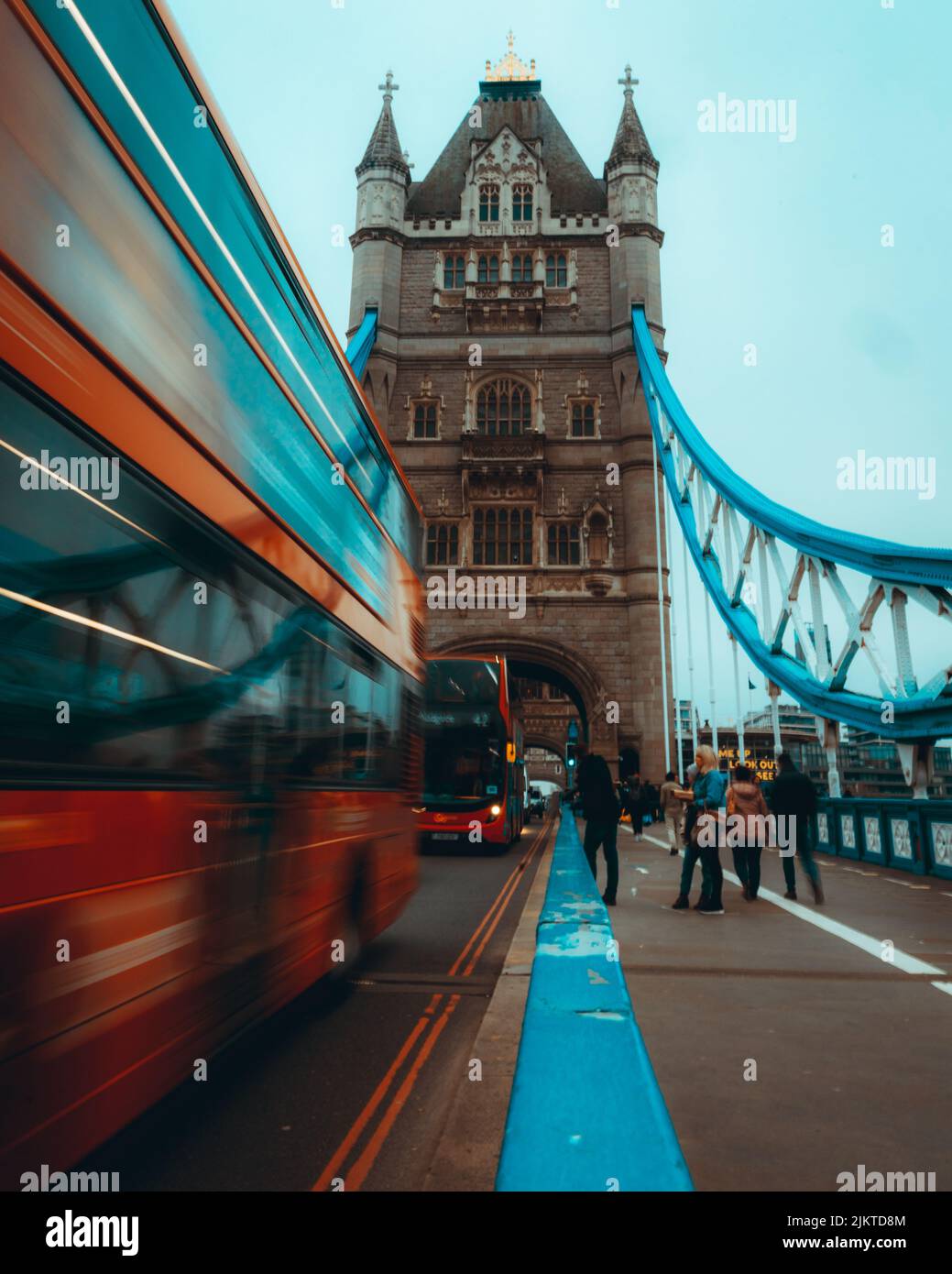 Old london bridge building hi-res stock photography and images - Alamy