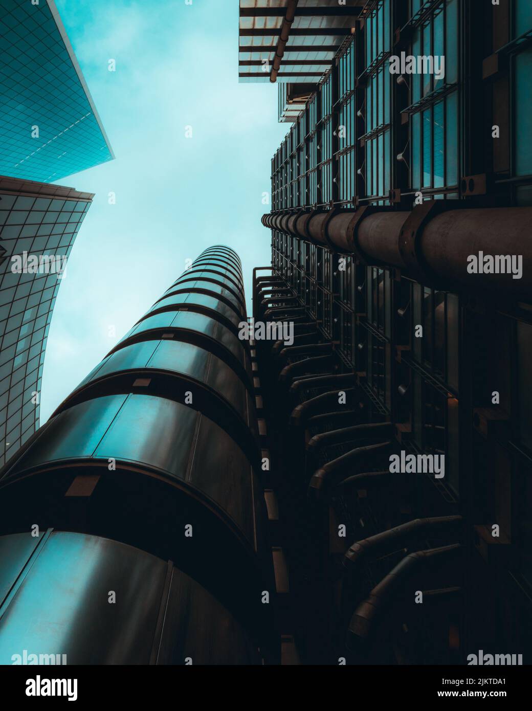 Construction a modern skyscrapers hi-res stock photography and images ...