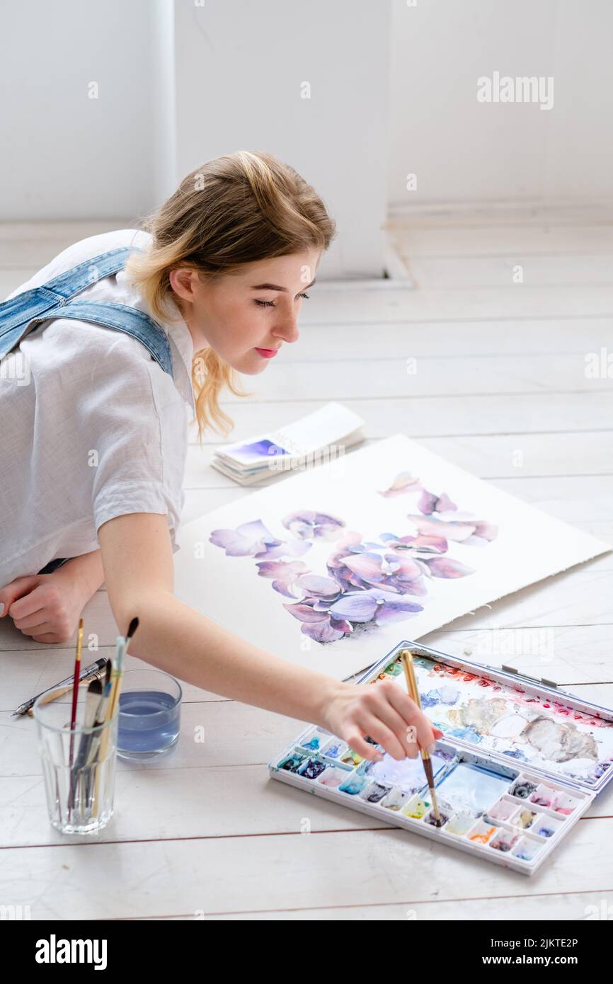art lifestyle drawing self expression girl picture Stock Photo - Alamy
