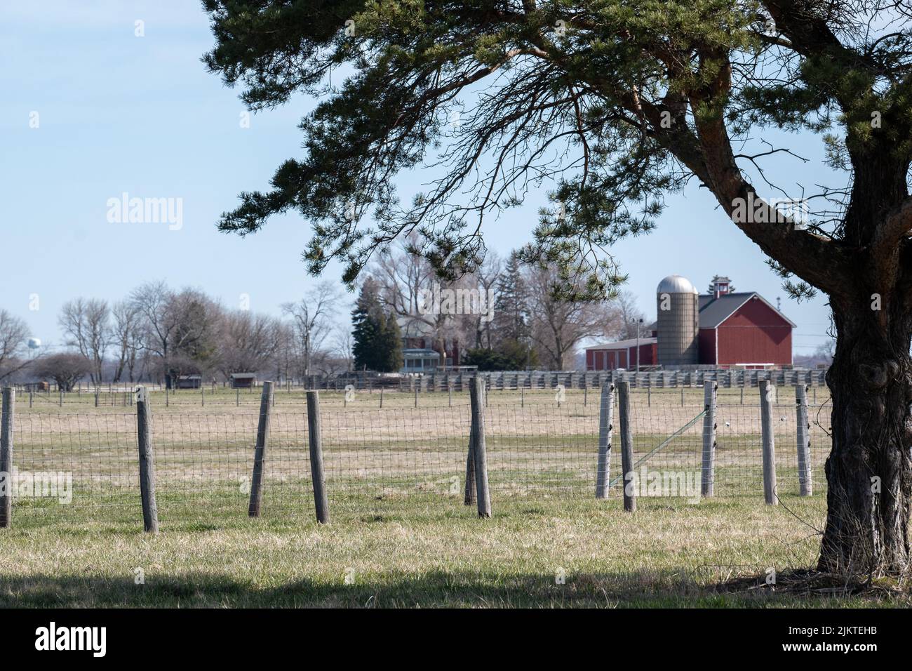Farmhouse agriculture field garden hi-res stock photography and images ...