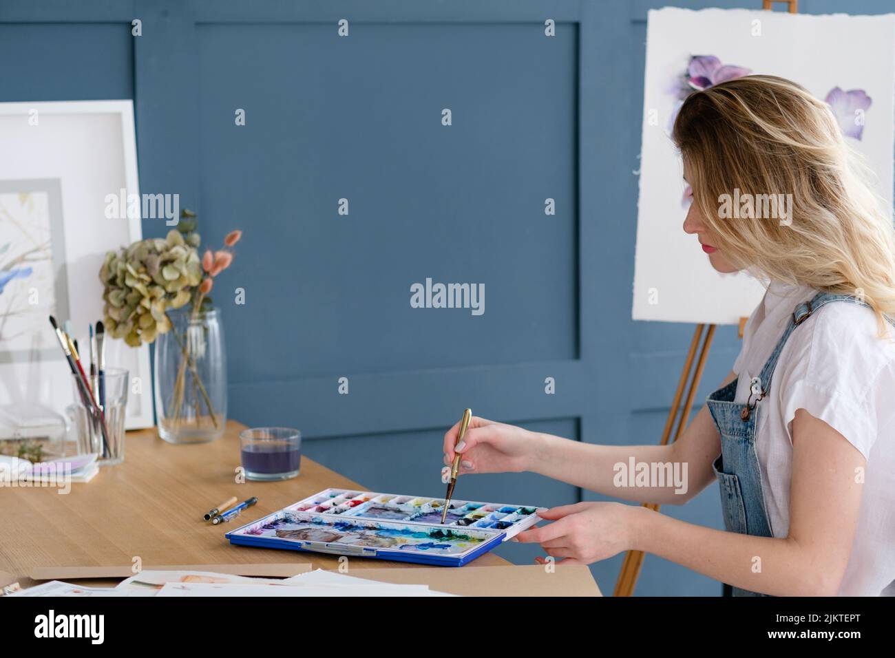 leisure art talent expression girl drawing picture Stock Photo - Alamy