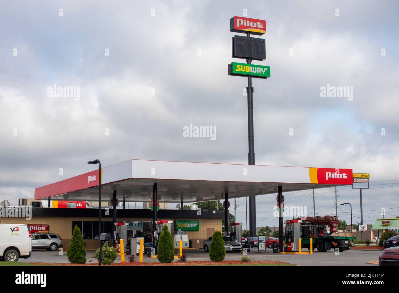 Pilot gas station sign hi-res stock photography and images - Alamy