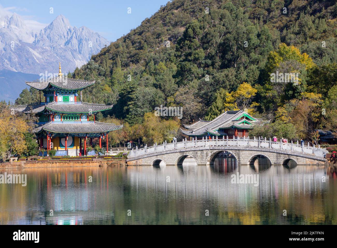 Black dragon temple hi-res stock photography and images - Alamy