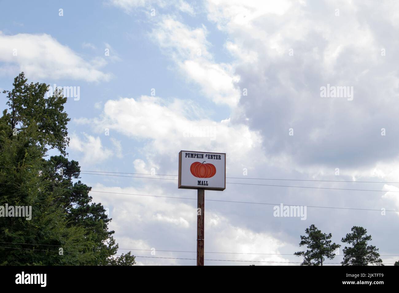 Appling, Ga USA 08 20 21: Historic Pumpkin Center retail convenience ...