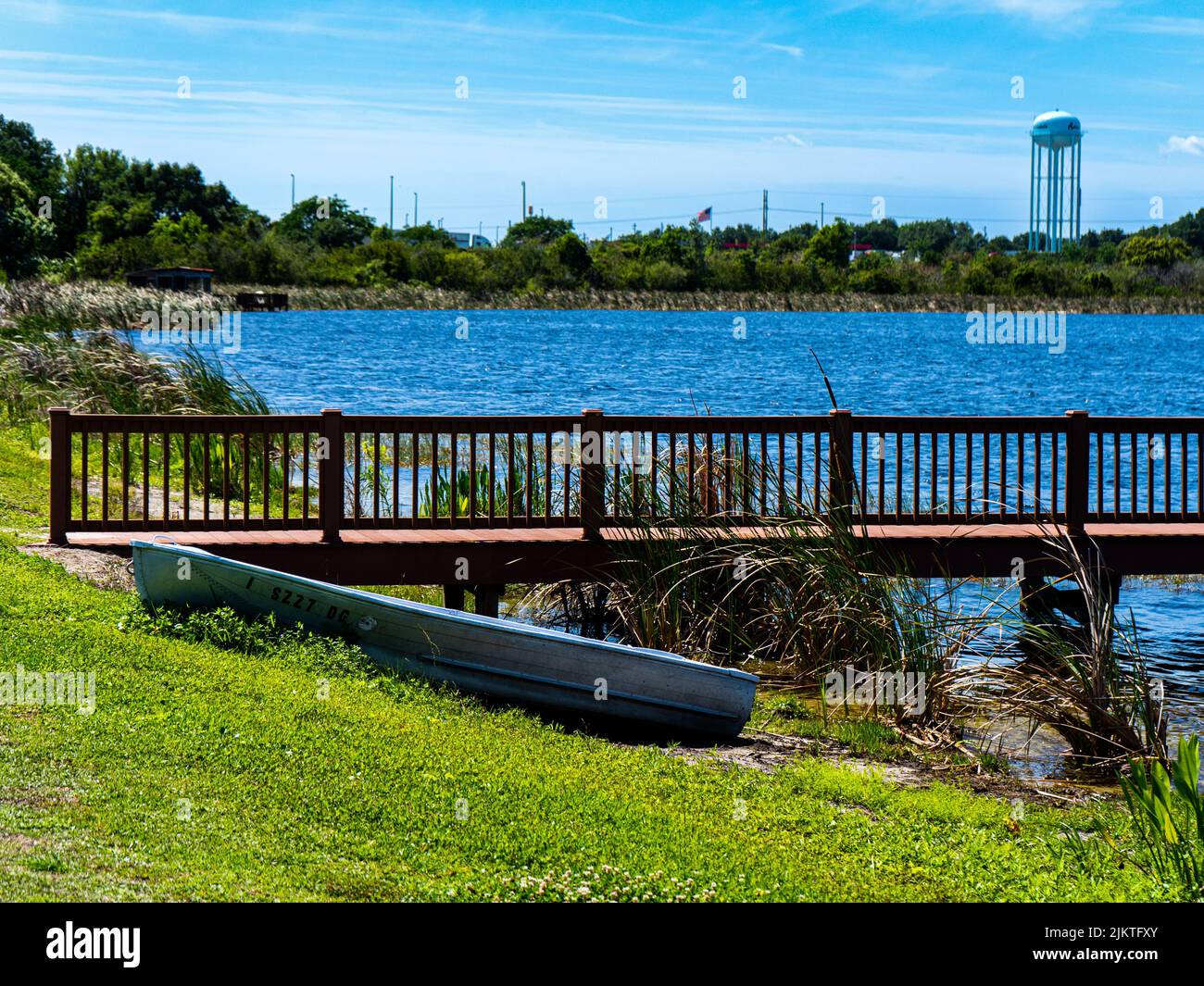 Bridge grass hi-res stock photography and images - Alamy