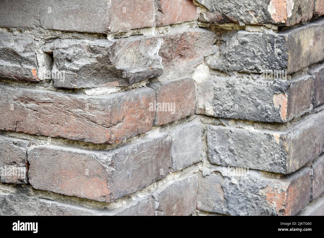 Broken brick wall corner hi-res stock photography and images - Alamy