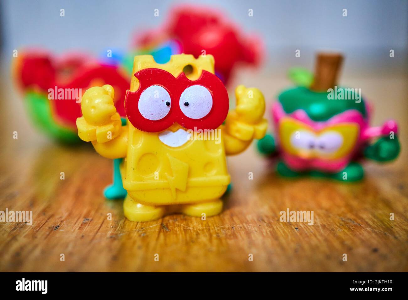 The Magic Box Superthings Kazoom Kids yellow cheese-shaped toy figurine ...