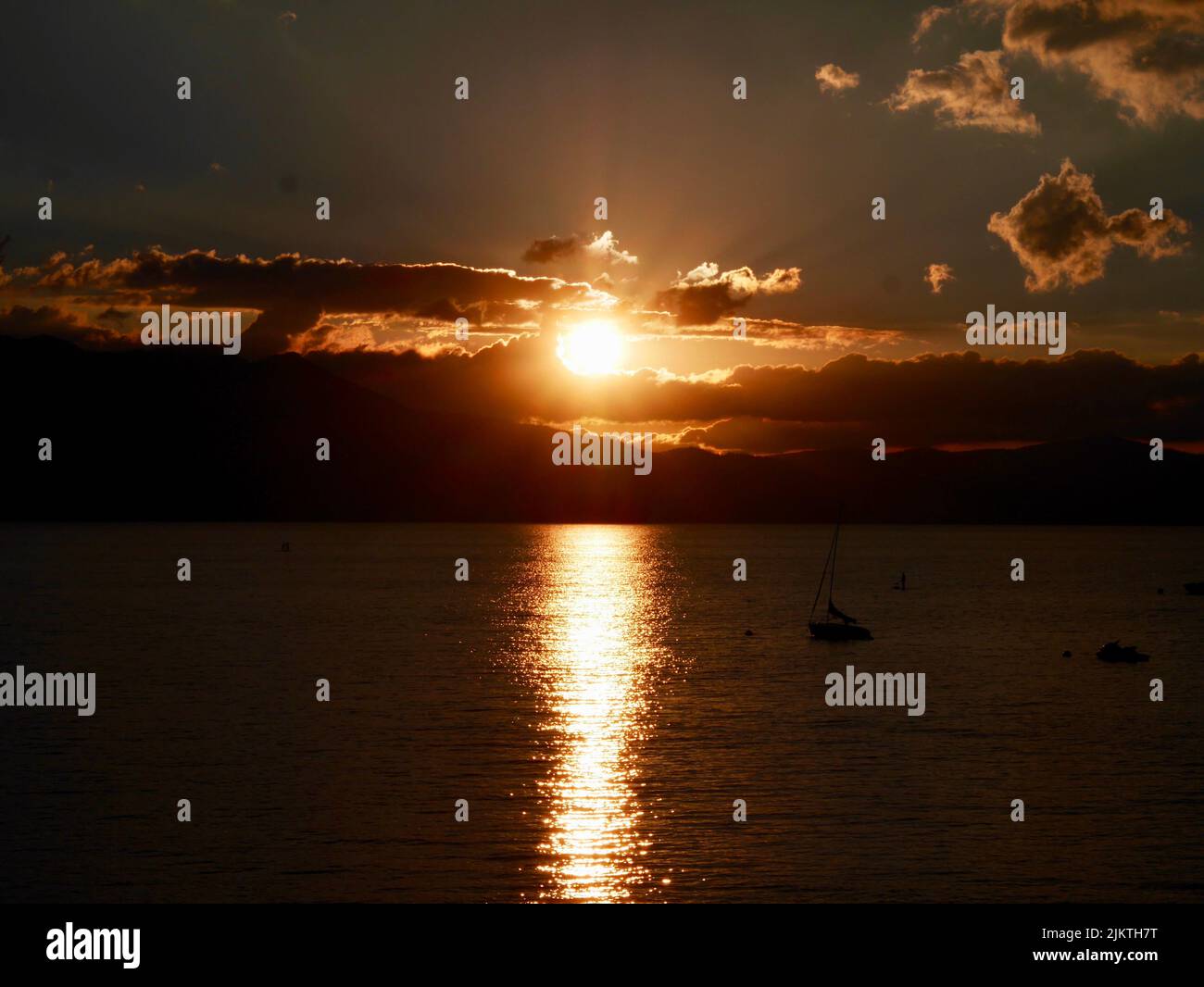 Scenic lake view sunset clouds hi-res stock photography and images - Alamy
