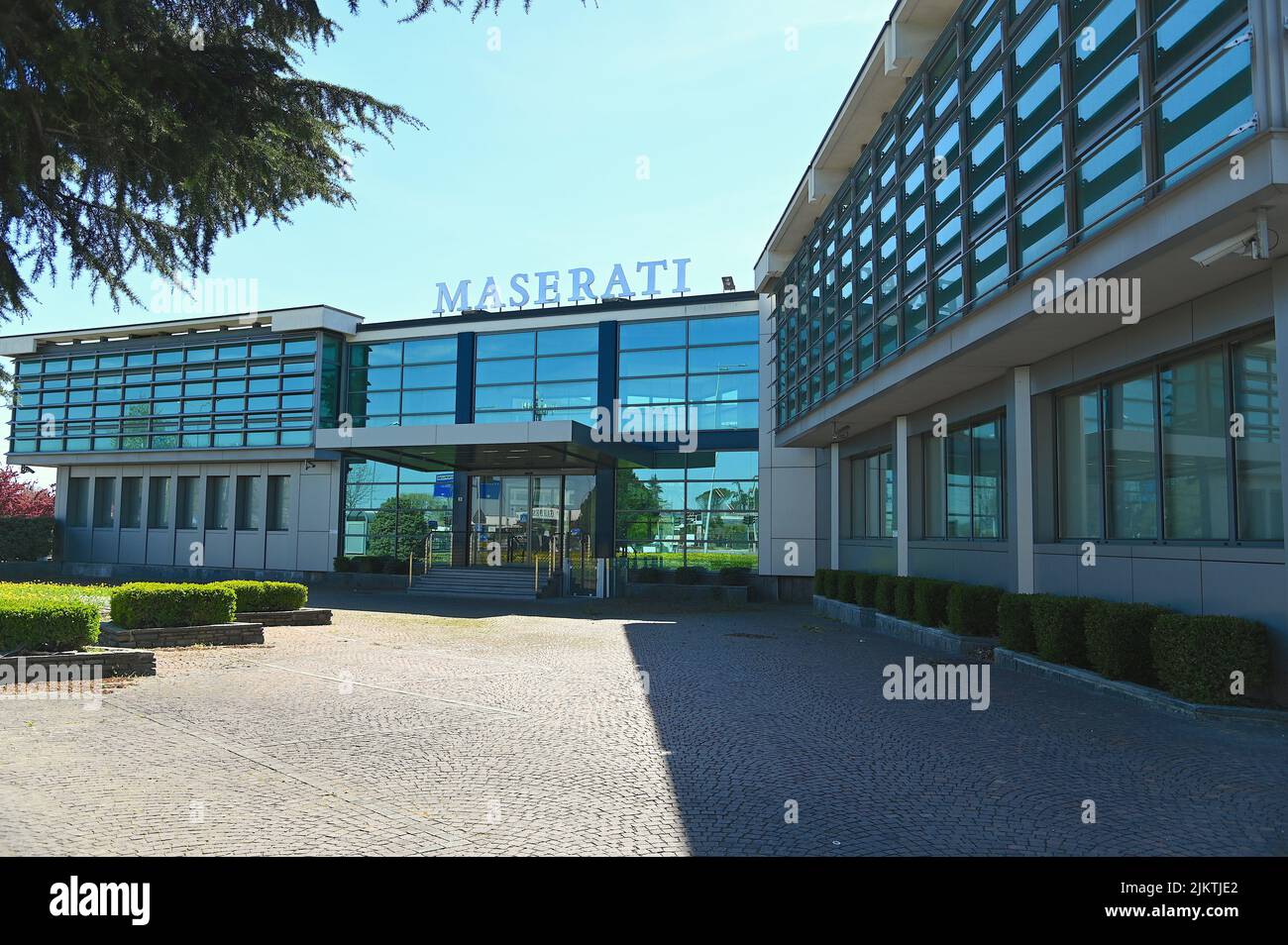 Exterior view automobile plant hi-res stock photography and images - Alamy