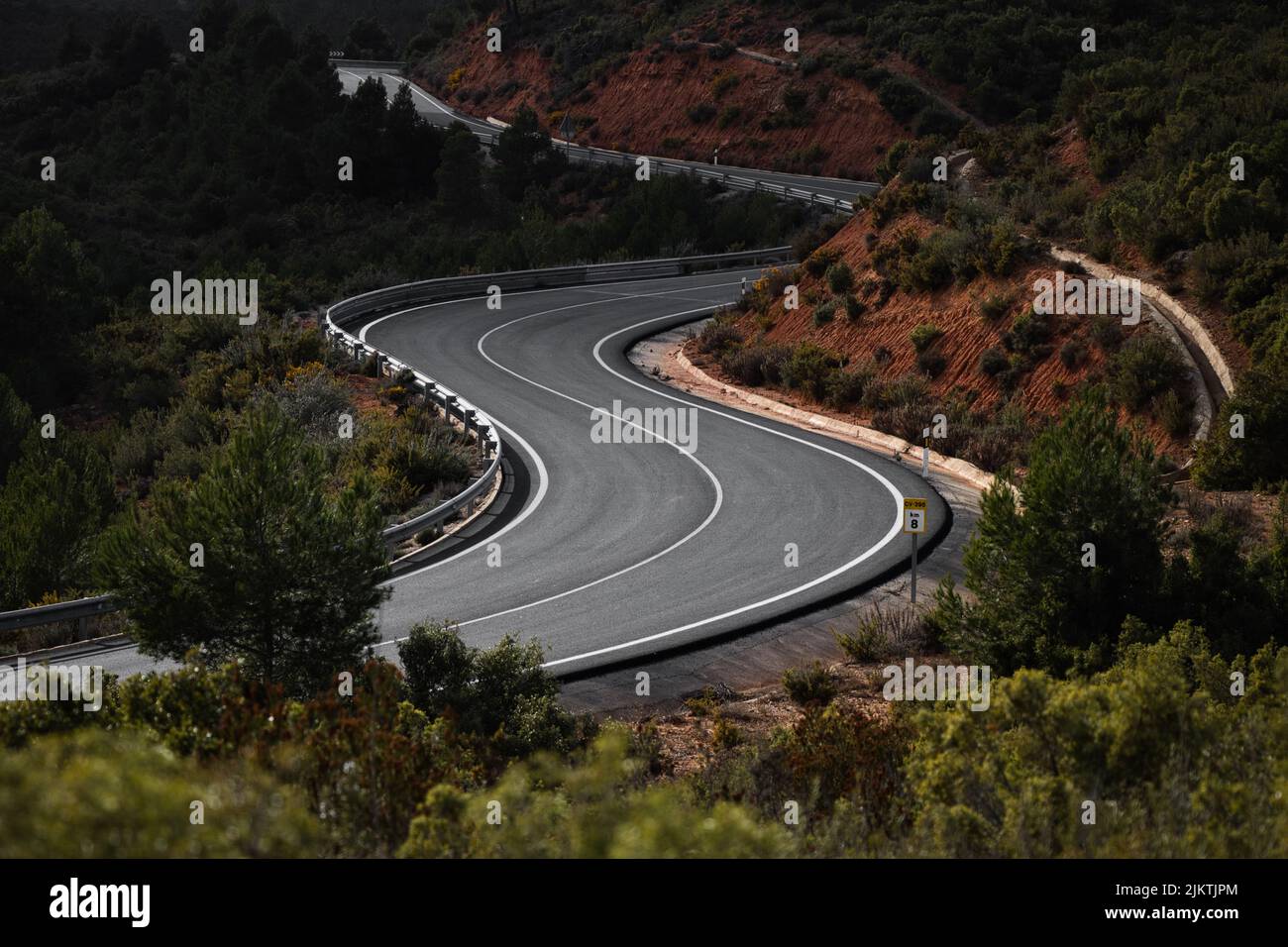 Symmetrical road hi-res stock photography and images - Alamy