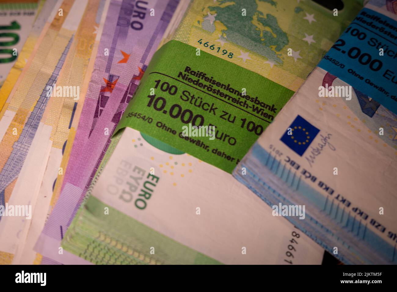 100 banknotes hi-res stock photography and images - Alamy