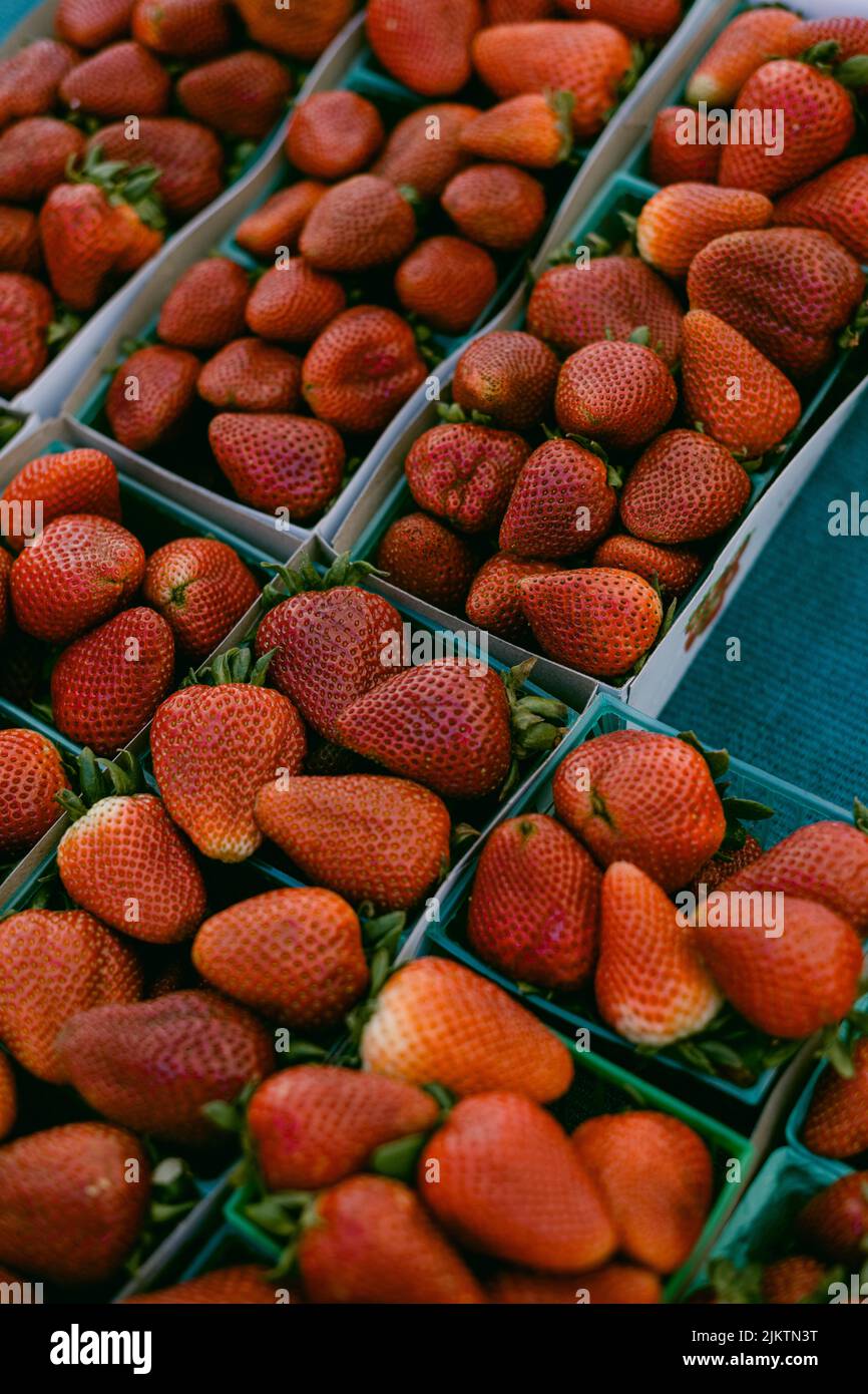 Boxes strawberries hi-res stock photography and images - Alamy