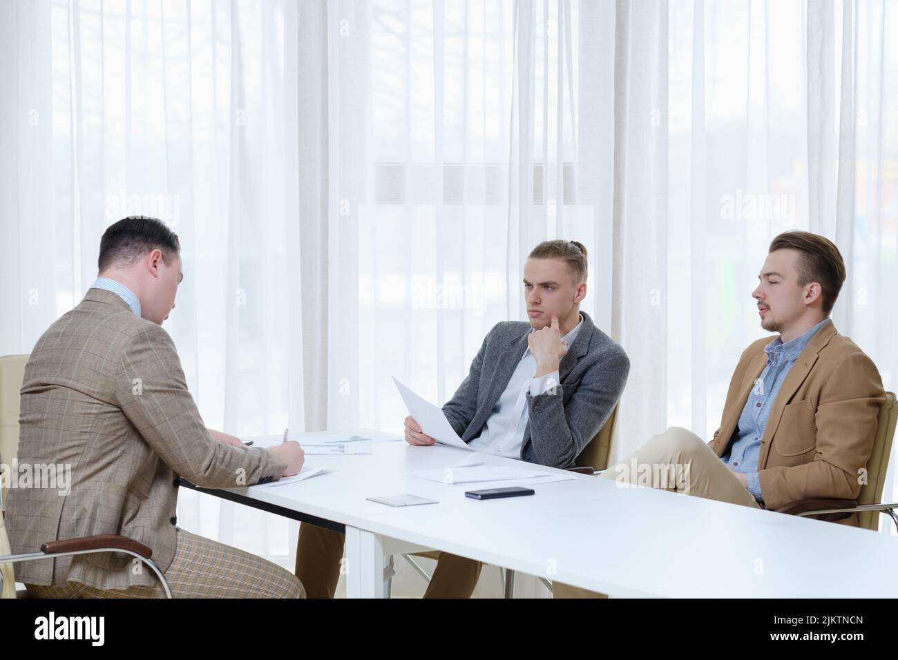 Team communication hi-res stock photography and images - Alamy