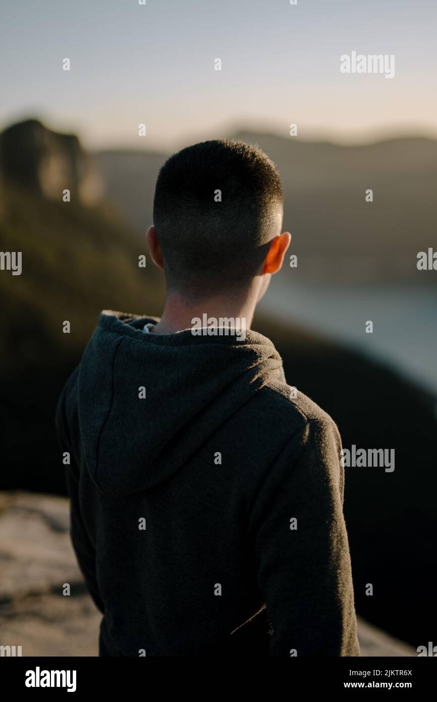 Person looking from behind hi-res stock photography and images - Alamy