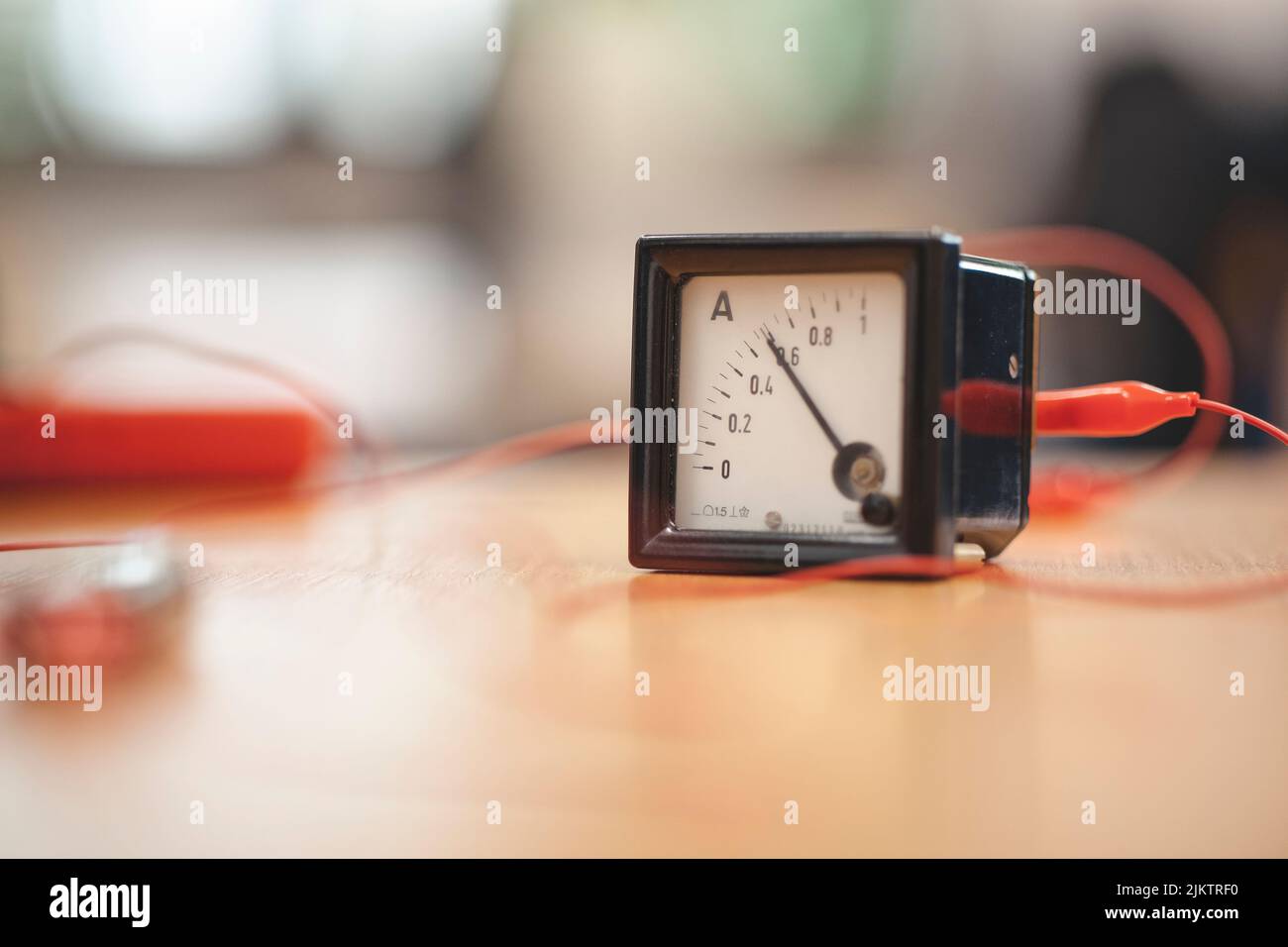 Voltmeter ammeter circuit hi-res stock photography and images - Alamy
