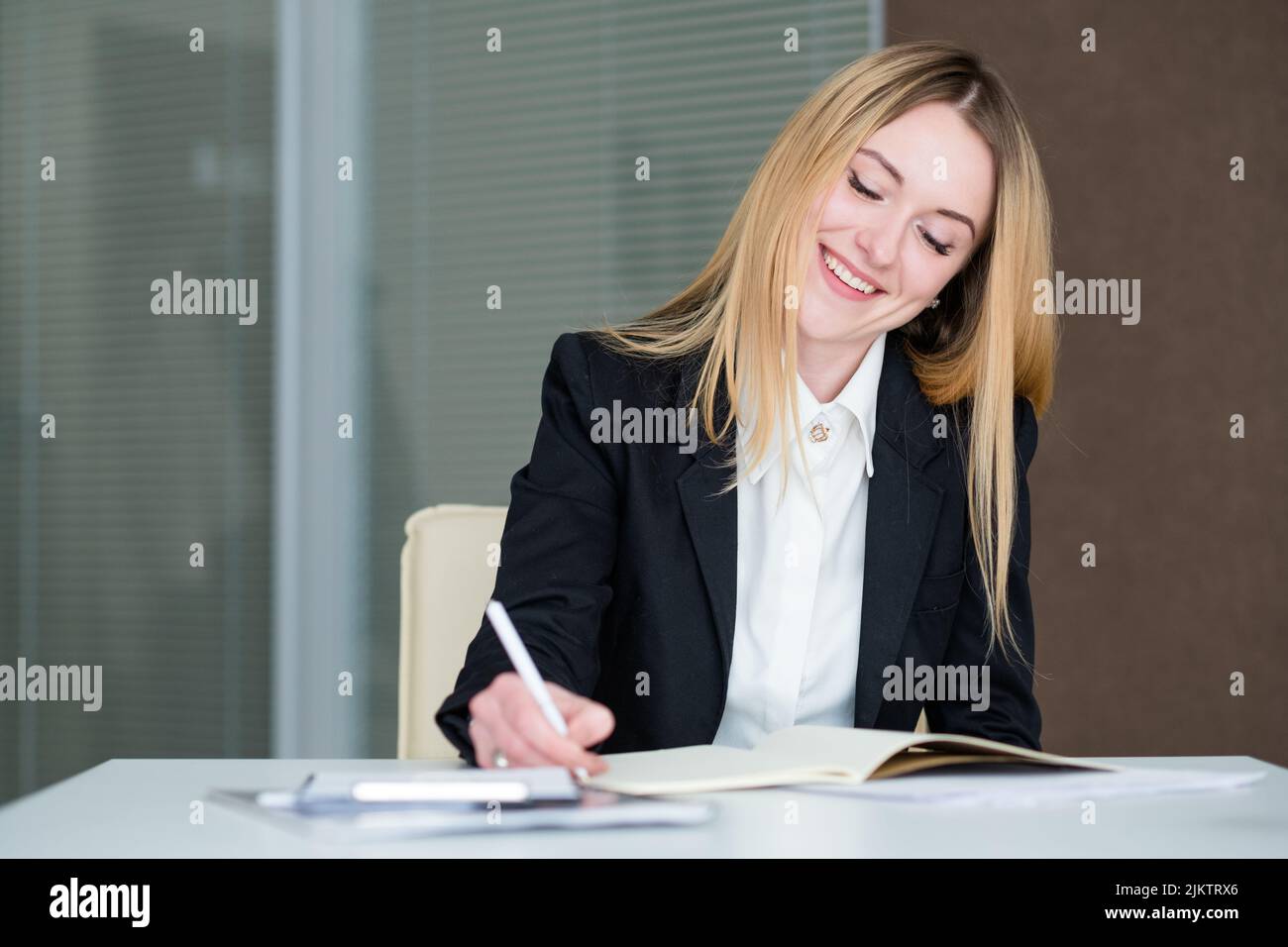 Beautiful woman manager hi-res stock photography and images - Alamy