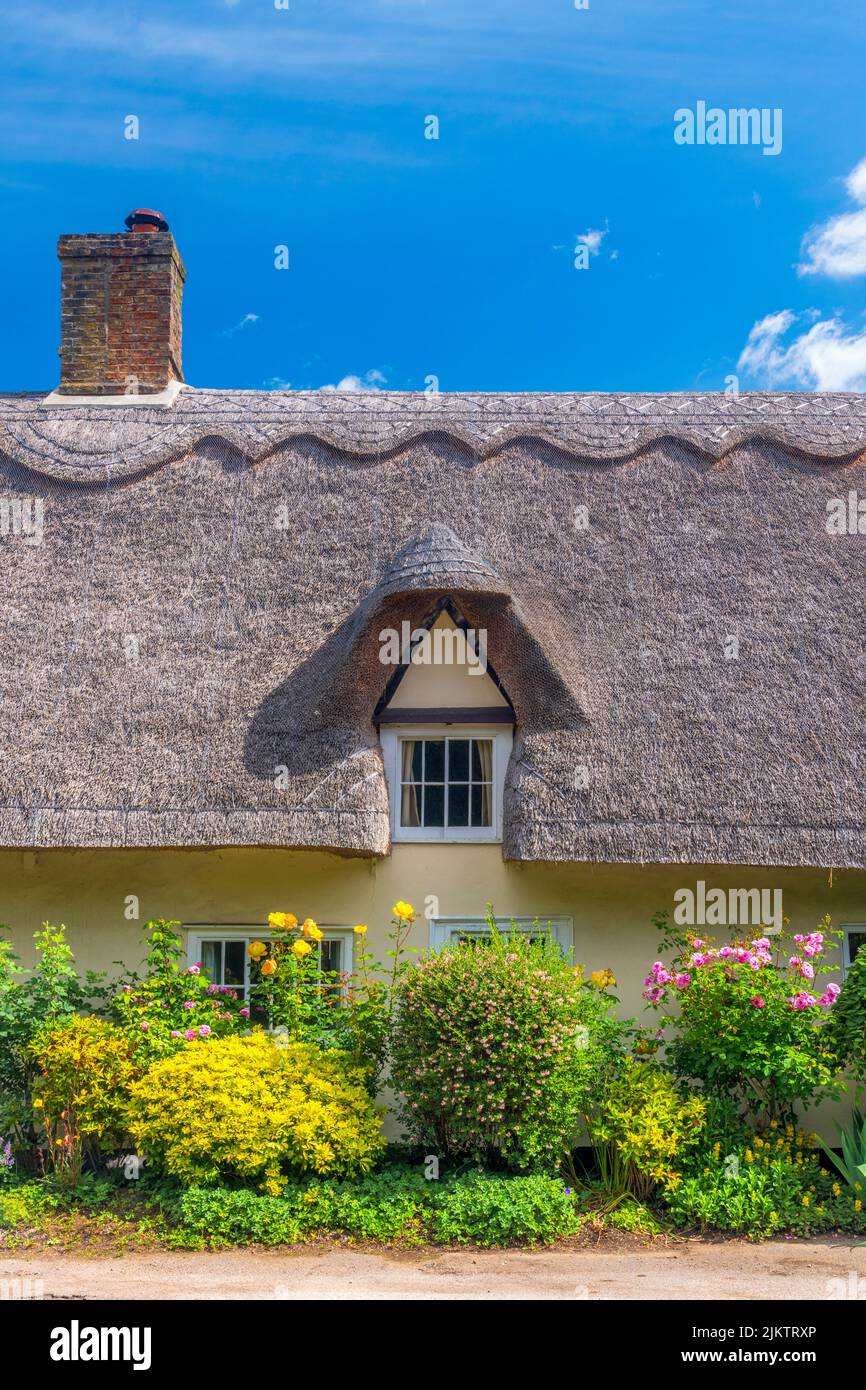 UK, England, Cambridgeshire, Wennington, Traditional thatched cottage ...