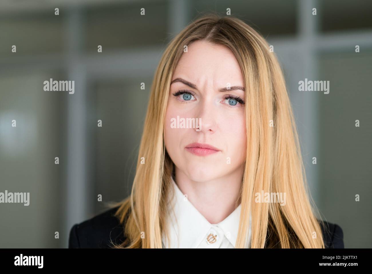 Young woman quizzical expression hi-res stock photography and images ...