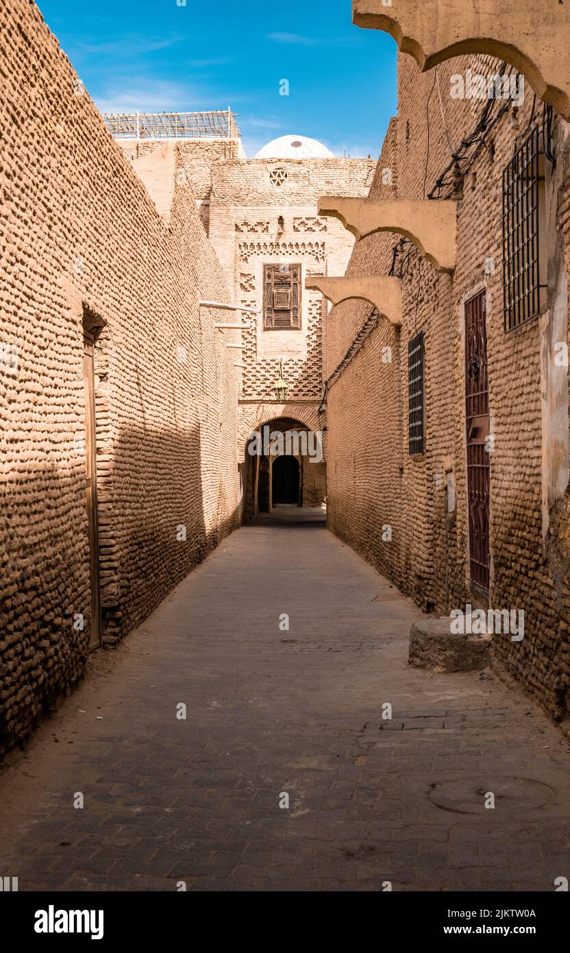 An inside view of the old medina, Tozeur, Tunis Stock Photo - Alamy
