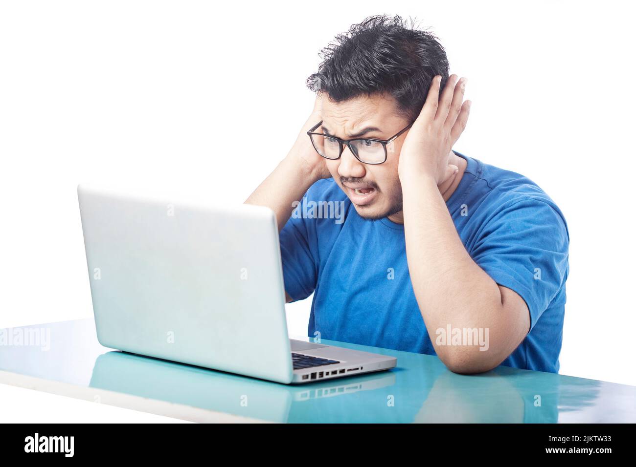 student shrieking expression by looking at laptop screen, surprised ...