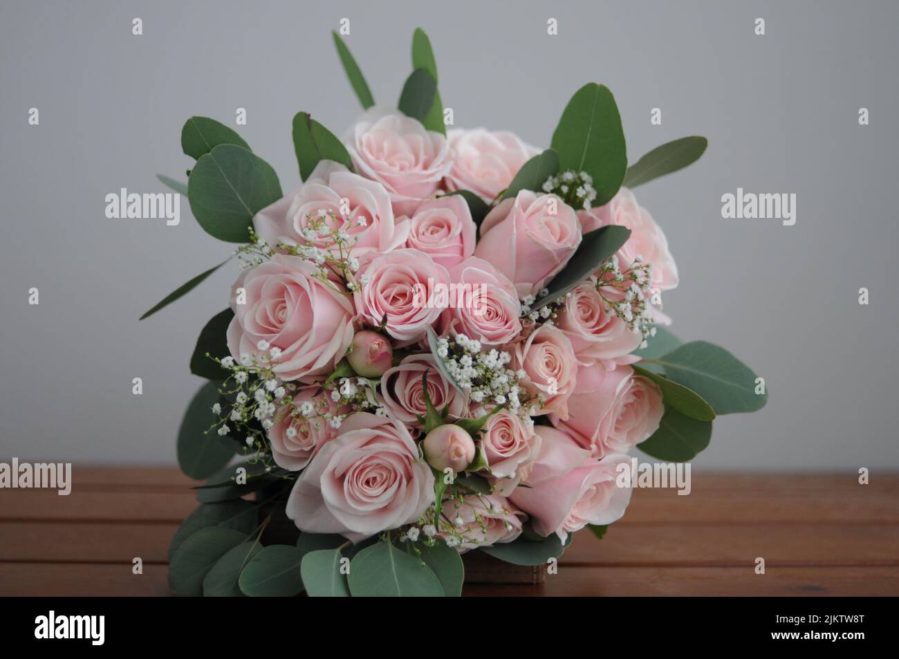Simple bouquet hi-res stock photography and images - Alamy