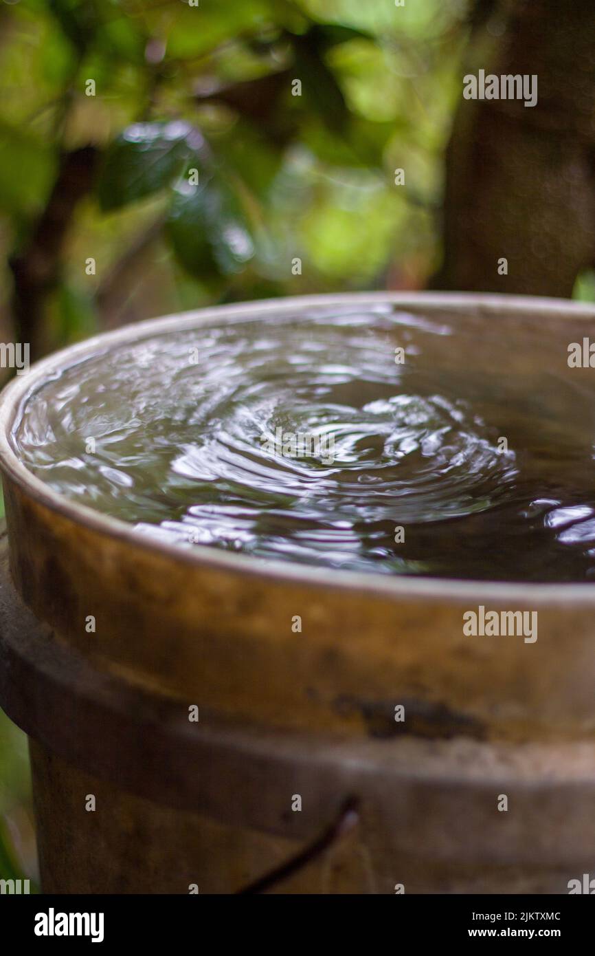 Bucket water splash hi-res stock photography and images - Alamy