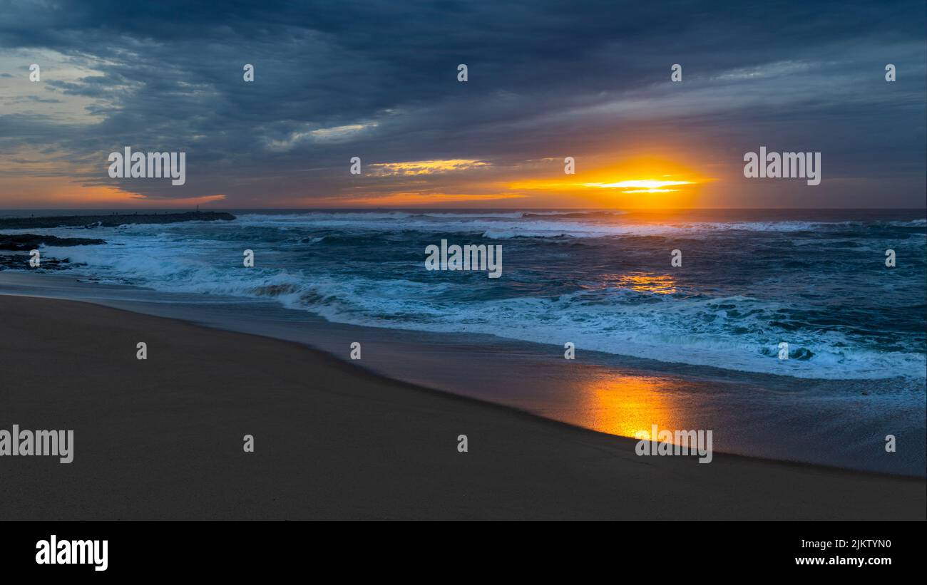 Sunset water waves hi-res stock photography and images - Alamy