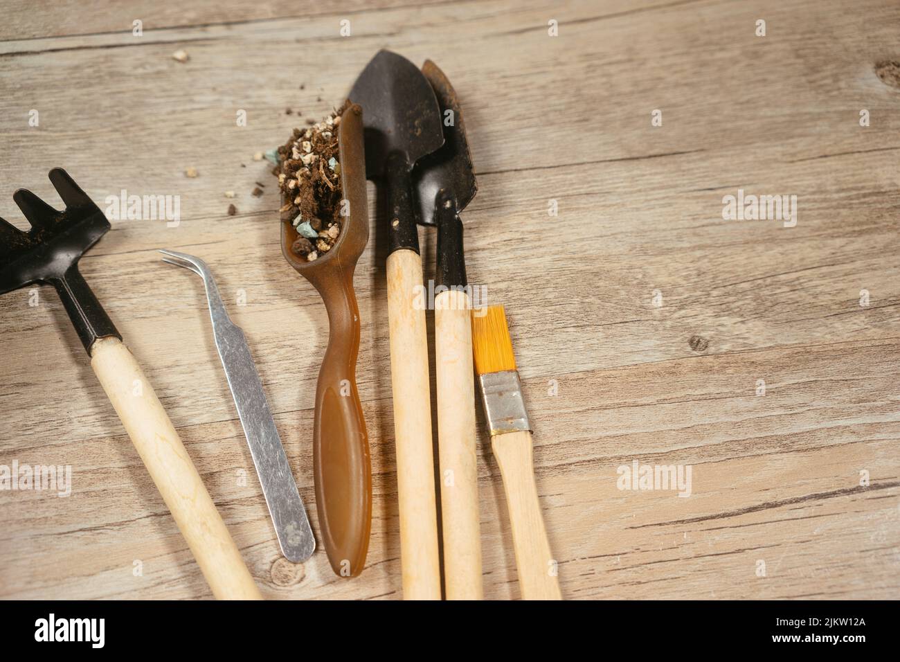 Dirty tools on table hi-res stock photography and images - Alamy