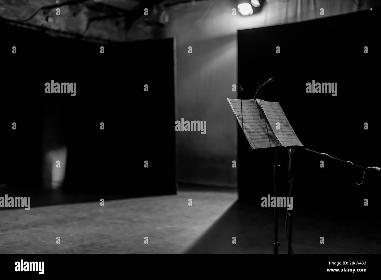 Musical notes musical instruments hi-res stock photography and images ...