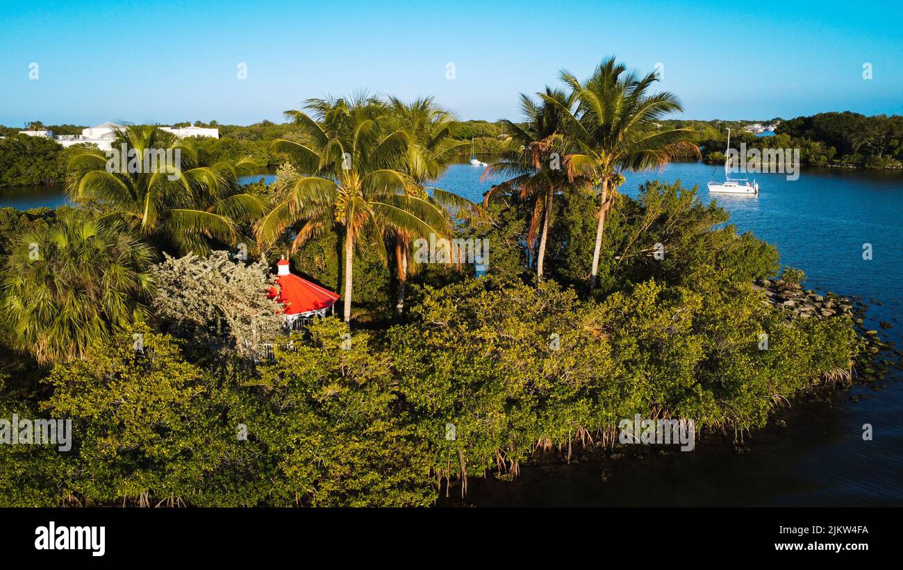 Greenery by ocean hi-res stock photography and images - Alamy