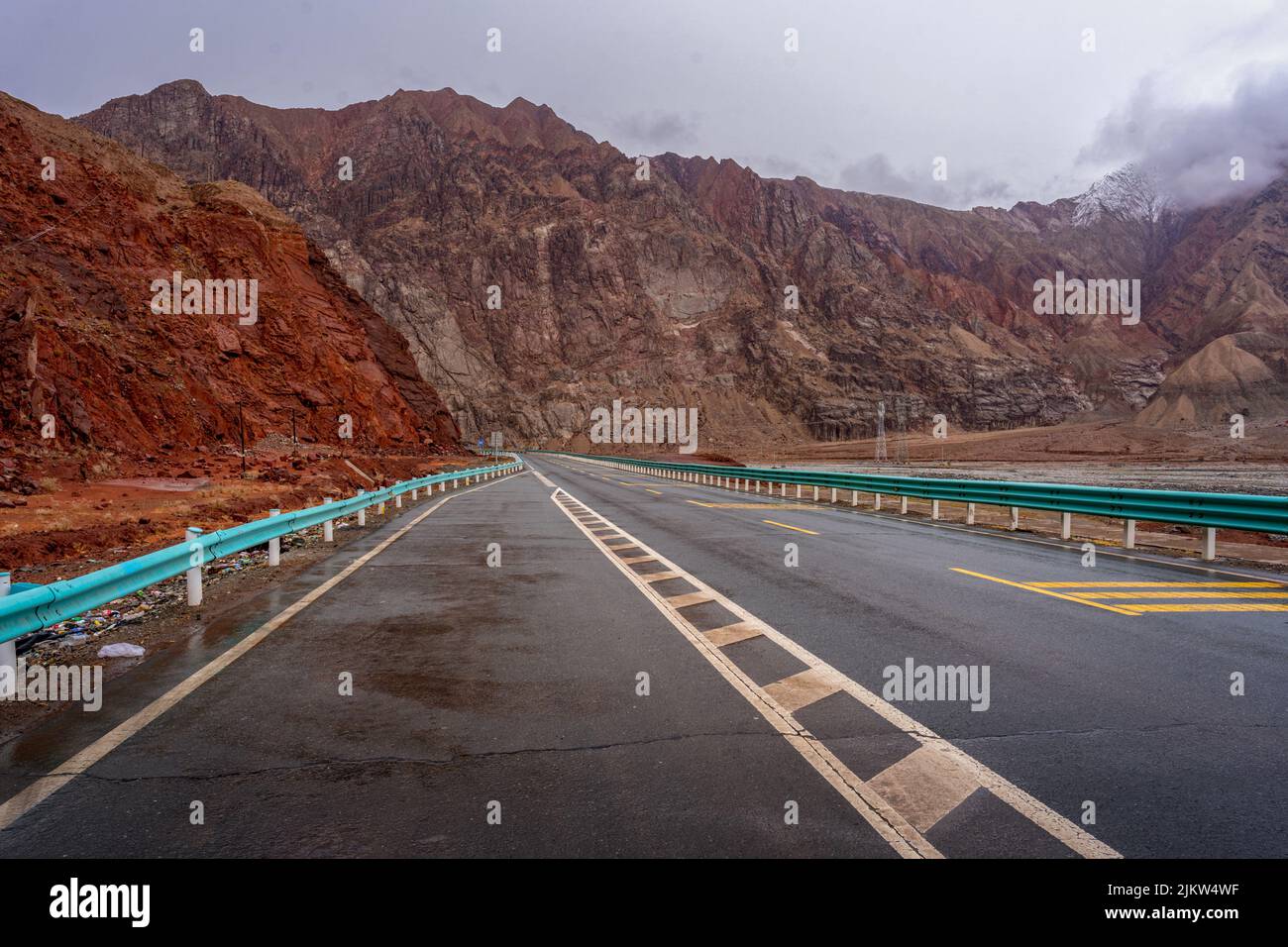 High asphalt road hi-res stock photography and images - Alamy