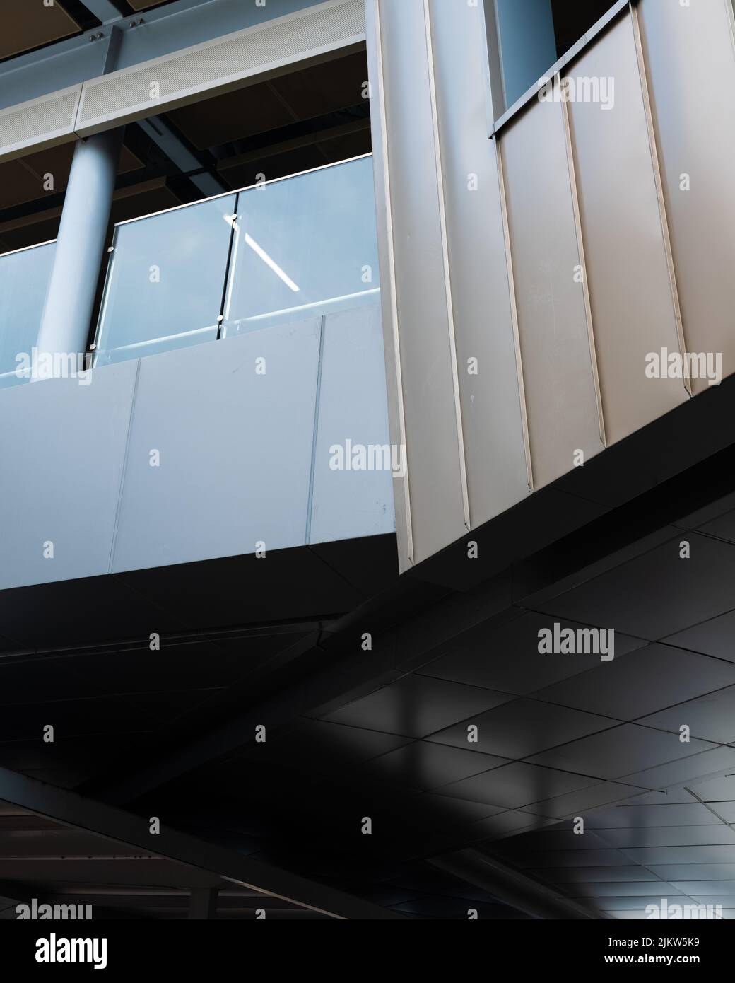 Vertical windows hi-res stock photography and images - Alamy