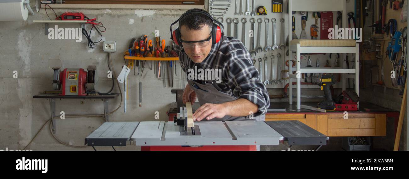 Manual cut hi-res stock photography and images - Alamy