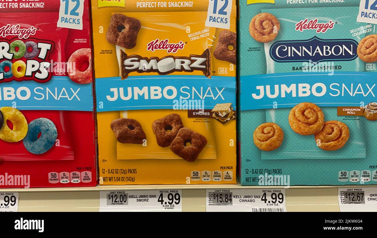 Grovetown, Ga USA - 11 13 21: Smores Jumbo cereal snacks and shelf ...