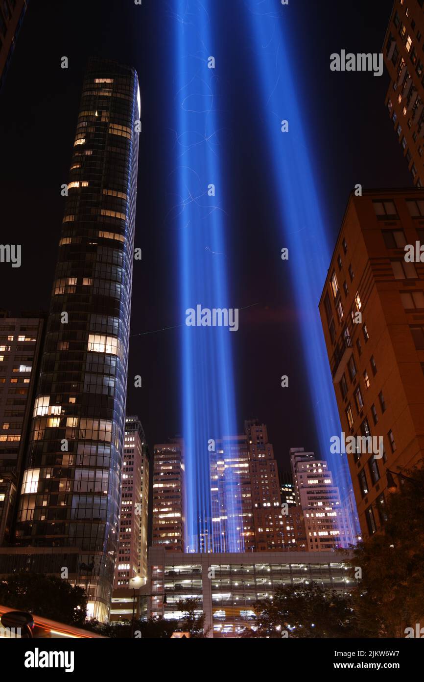 New york skyline at night vertical hi-res stock photography and images ...