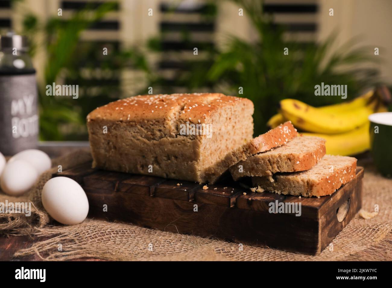 bread cut into loaf and slices Stock Photo - Alamy