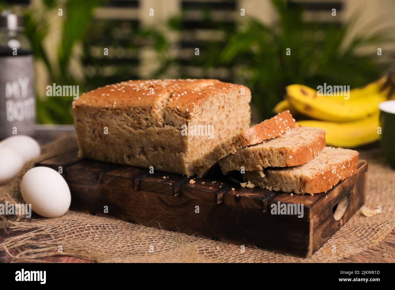 bread cut into loaf and slices Stock Photo - Alamy