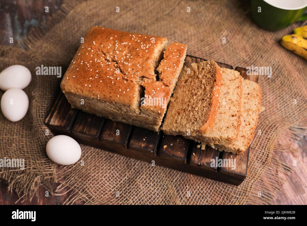 bread cut into loaf and slices Stock Photo - Alamy