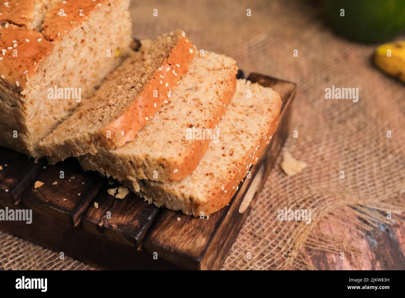 bread cut into loaf and slices Stock Photo - Alamy