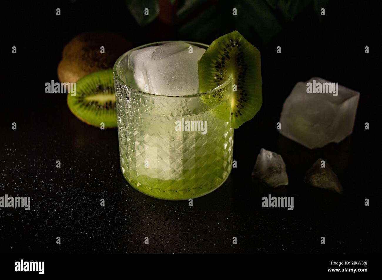 Cocktail with green background hi-res stock photography and images - Alamy