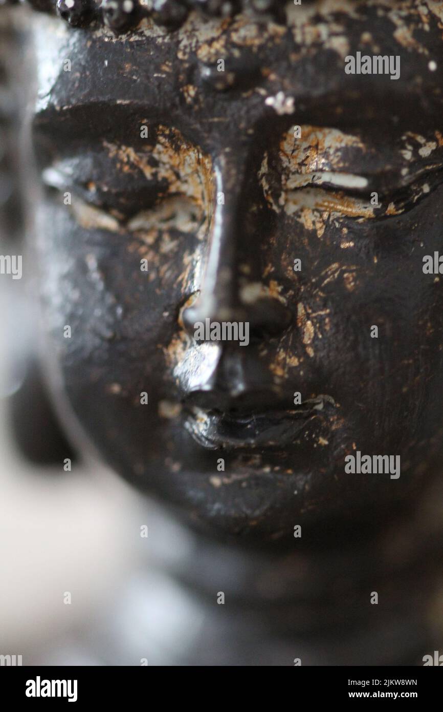 The head of an aged bronze statue of Buddha Stock Photo - Alamy