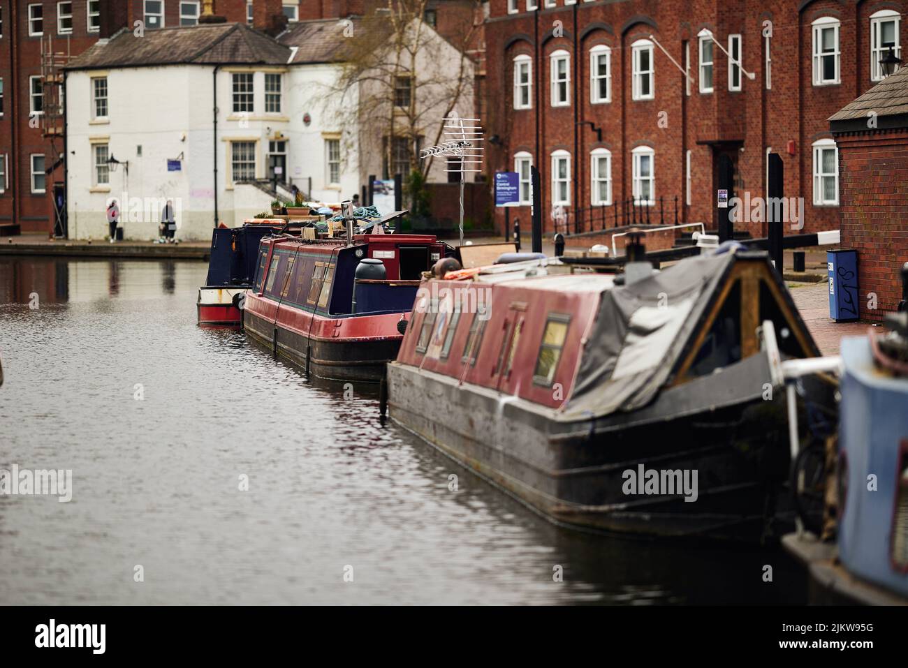 The traditional houseboats on the canal in Birmingham, UK Stock Photo ...