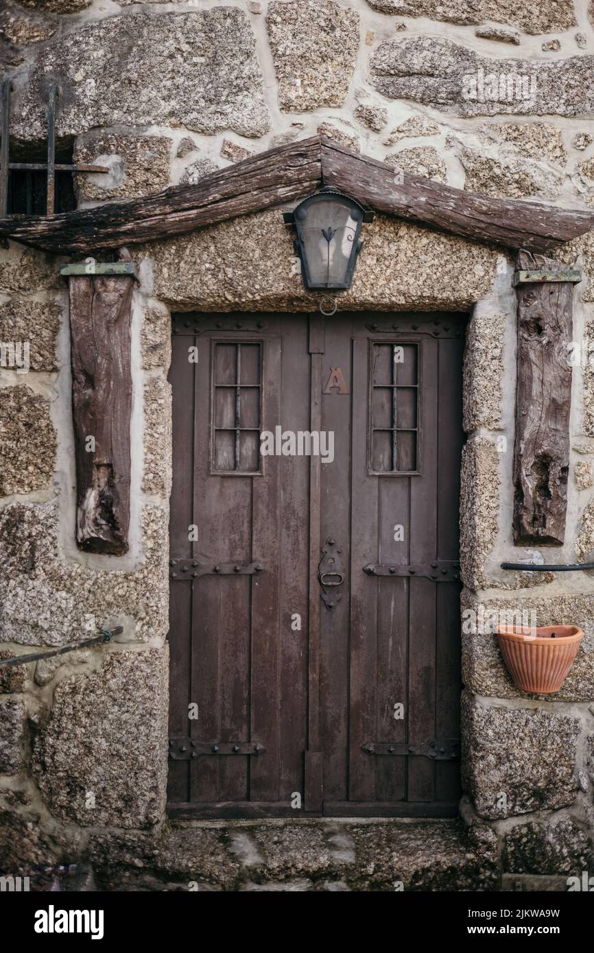 Building outside door hi-res stock photography and images - Alamy