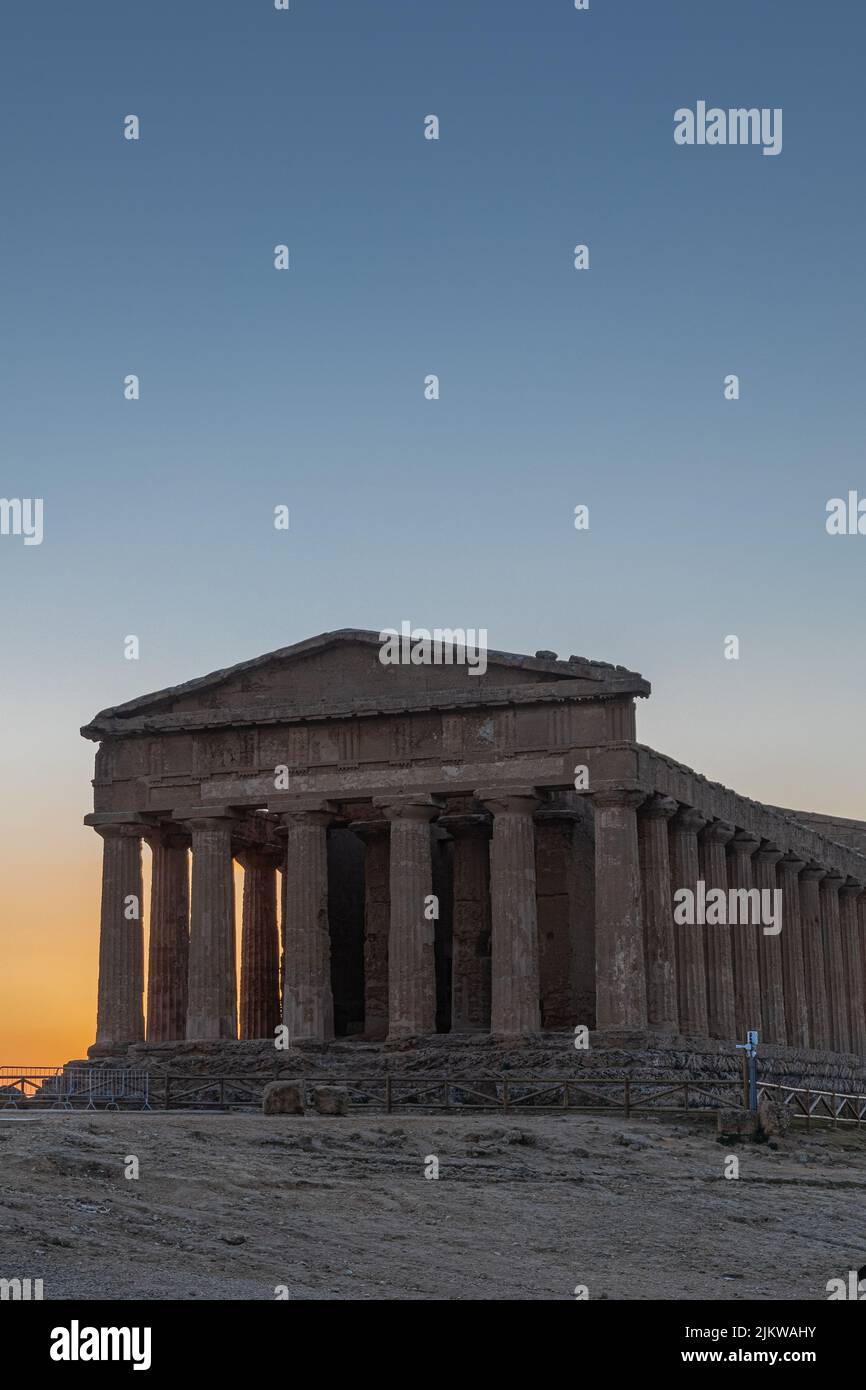 Exterior shot ancient temple hi-res stock photography and images - Alamy