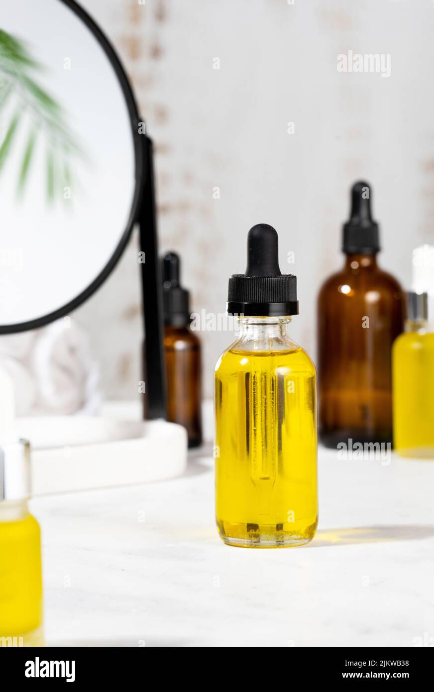 Cosmetic serum glass bottles set hi-res stock photography and images ...